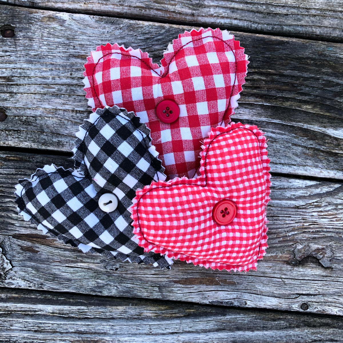 ITH Primitive Heart Stuffy – Snuggle Puppy Applique