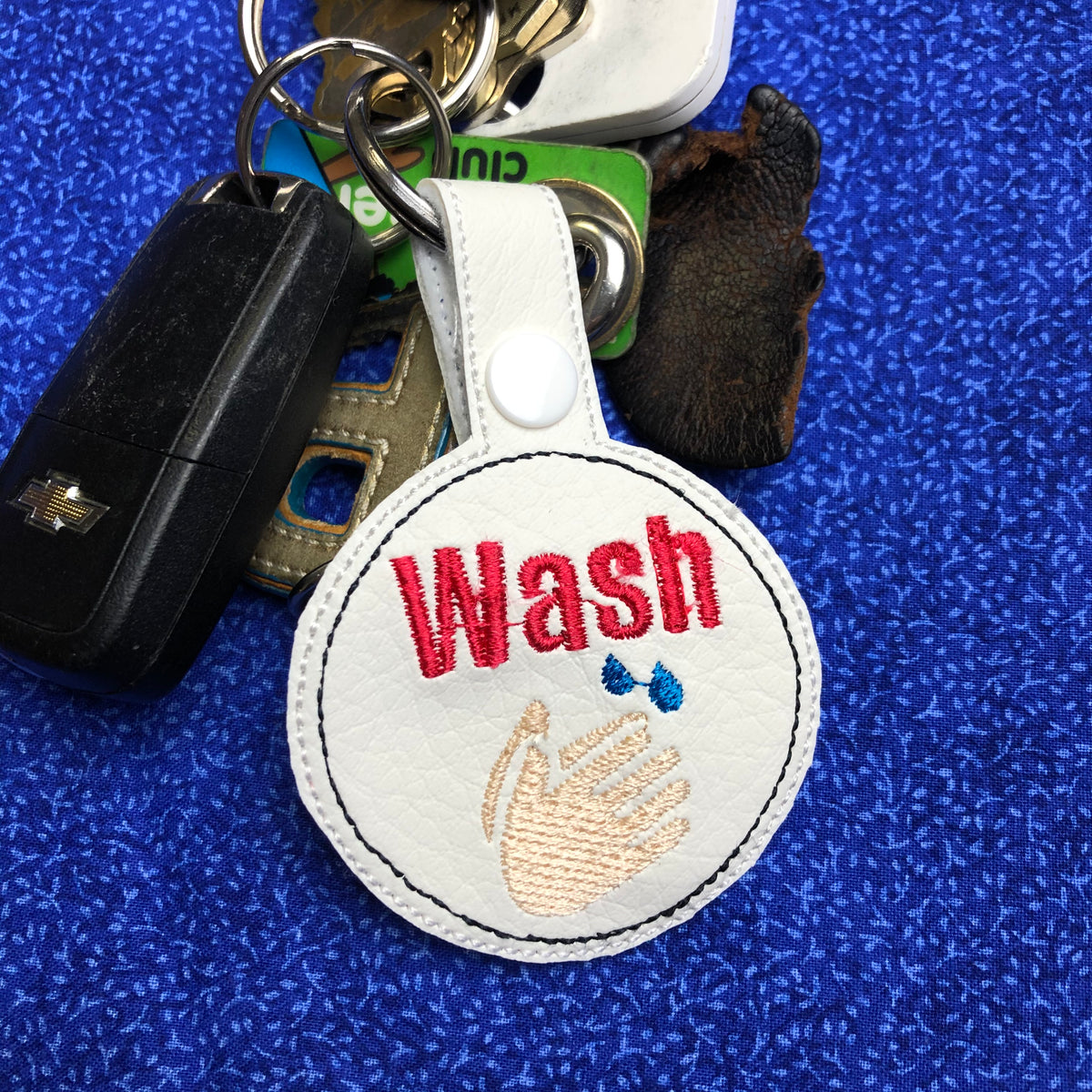 In the hoop Wash Hands Key Fob in English, French and Spanish for use ...